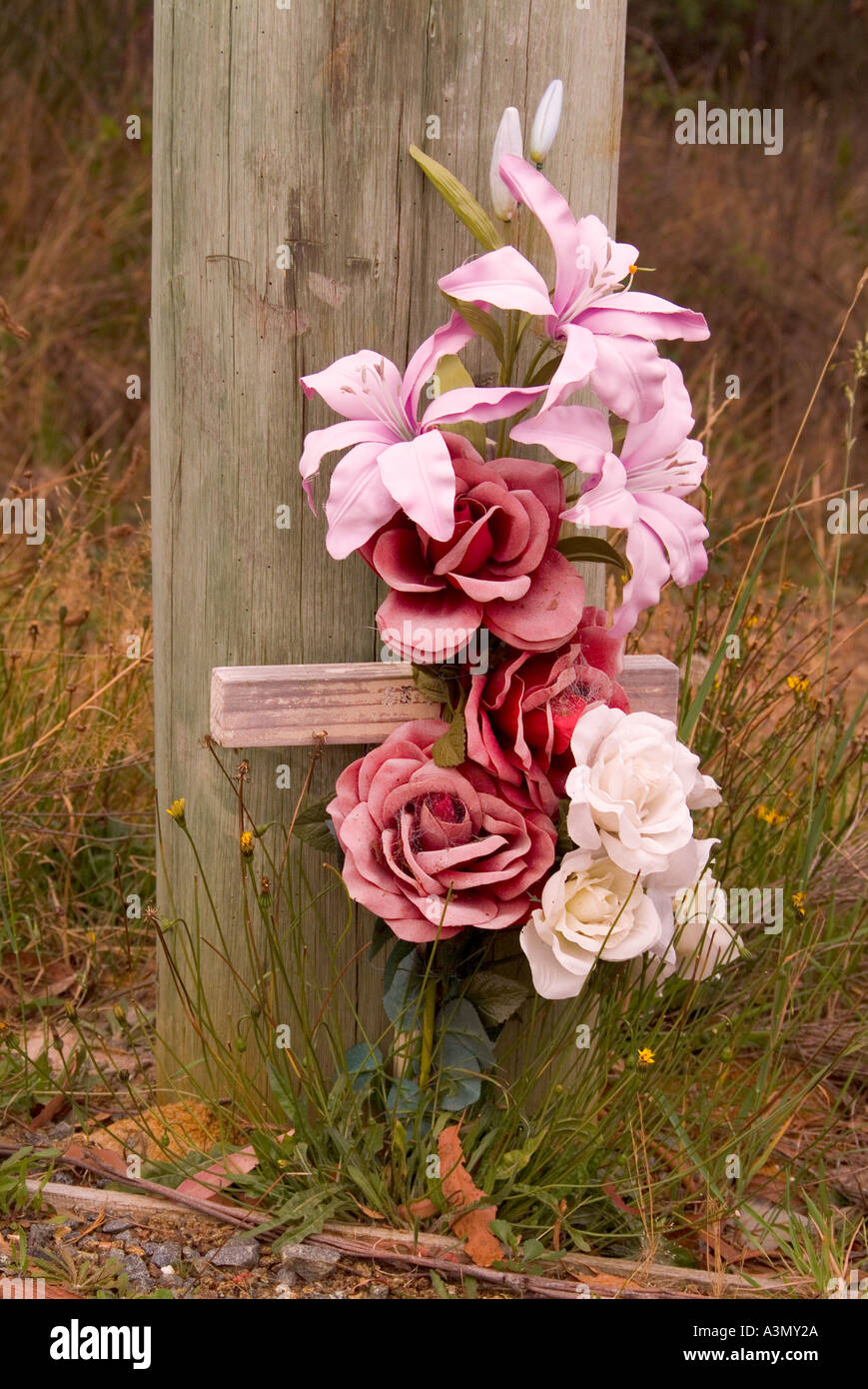 Roadside memorial flowers car crash hi-res stock photography and images ...