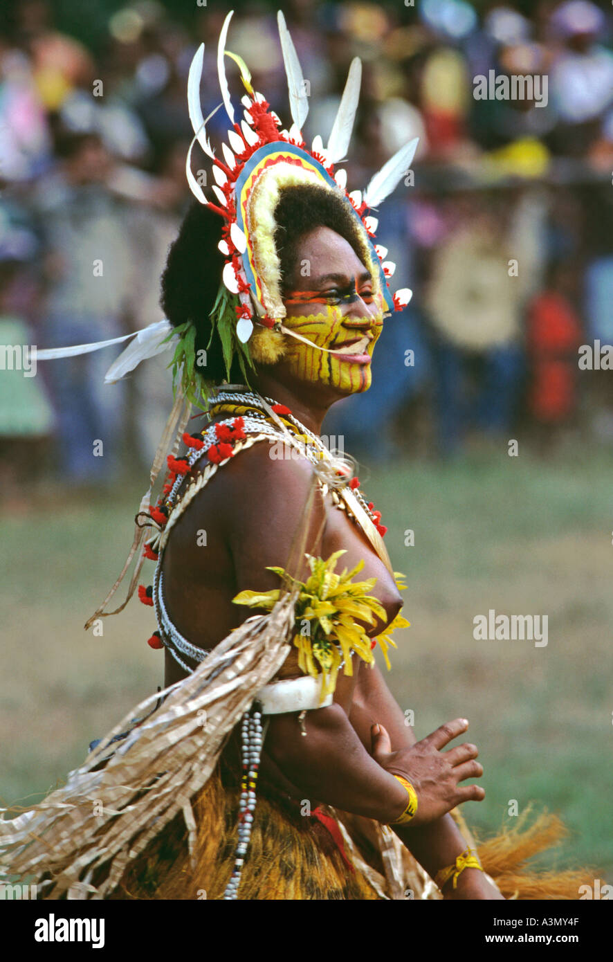 Mekeo woman wearing traditional costume performing at a sing sing in ...