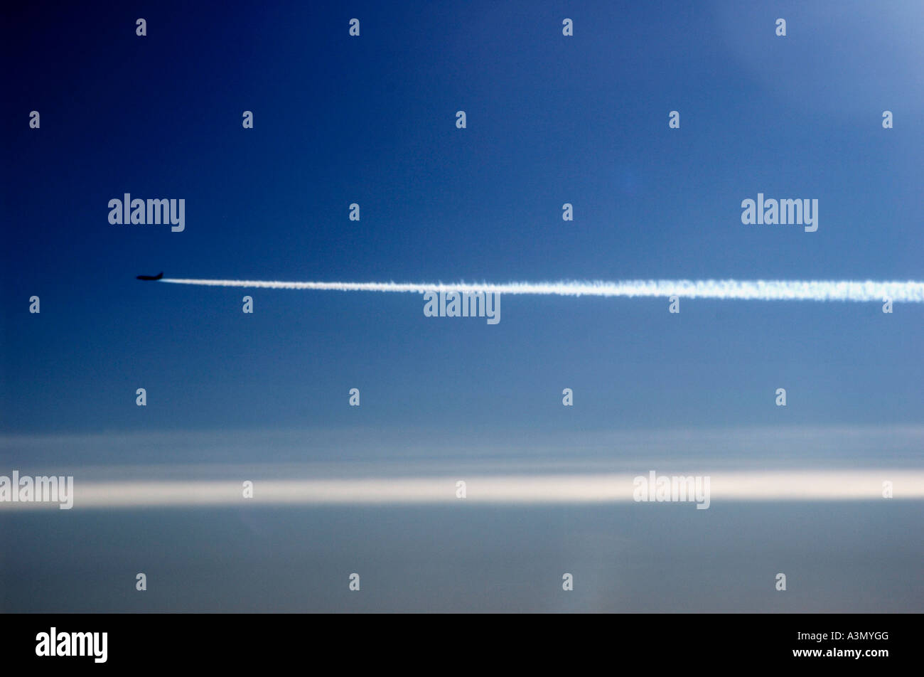 Plane vapour trail boeing hi-res stock photography and images - Alamy