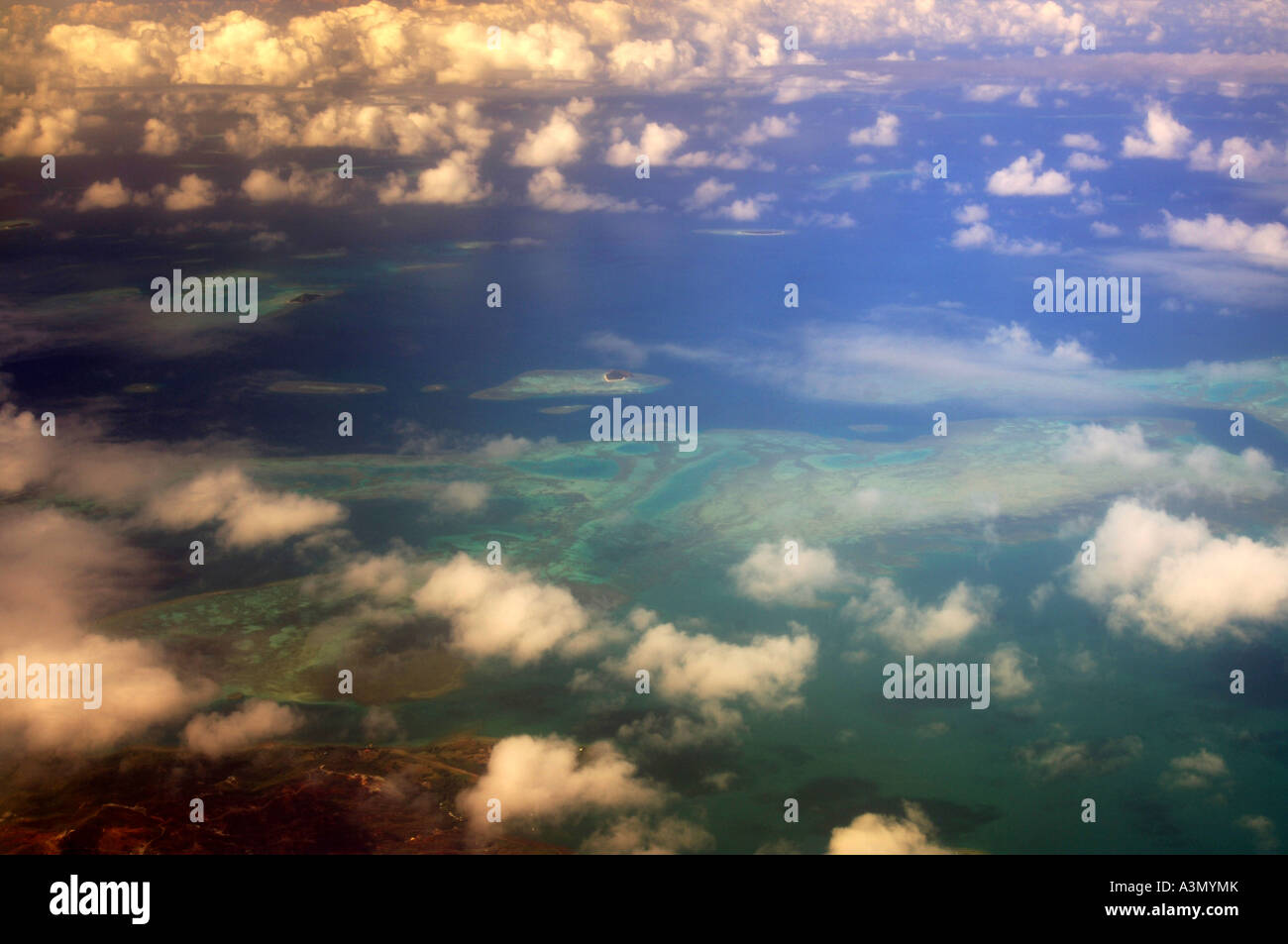 The south pacific ocean and atolls Stock Photo - Alamy