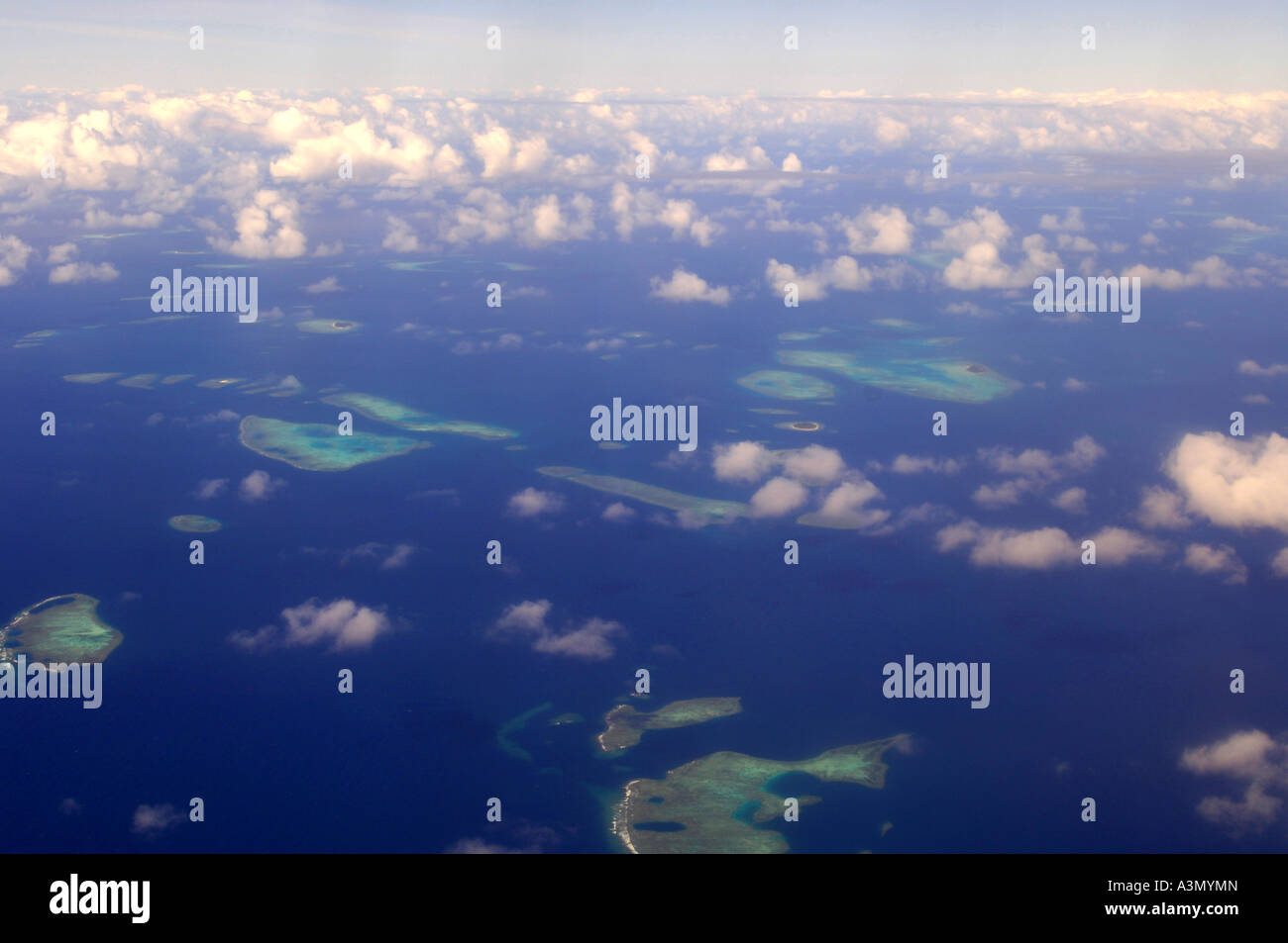 The south pacific ocean and atolls Stock Photo - Alamy