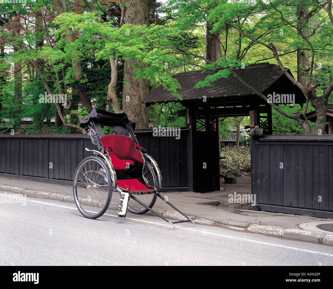 Japan of street trees hi-res stock photography and images - Alamy
