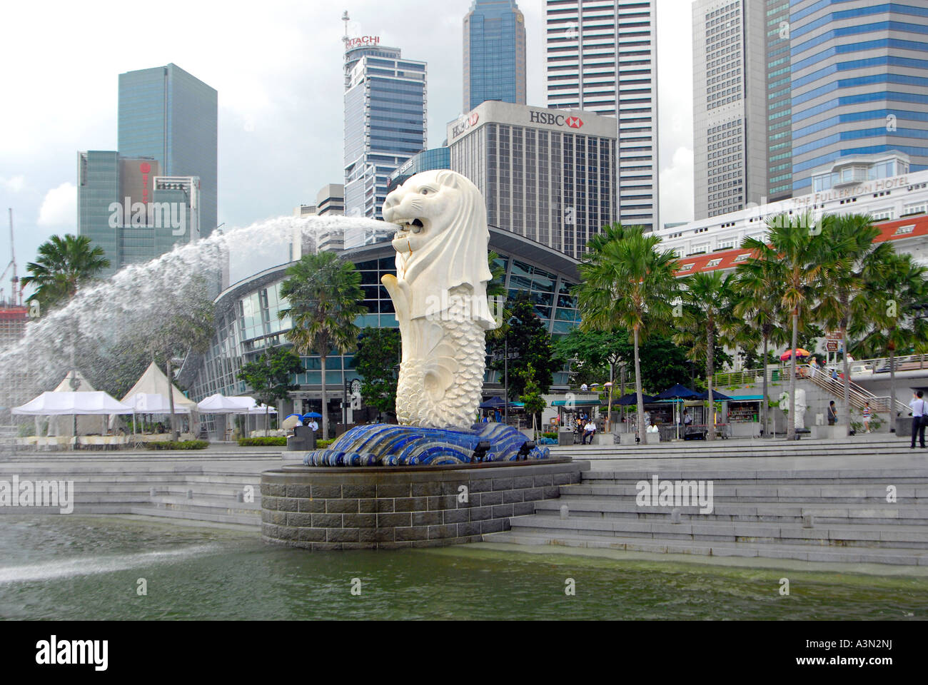 Singapore waterfront and skyline with Merlion fountain Stock Photo - Alamy