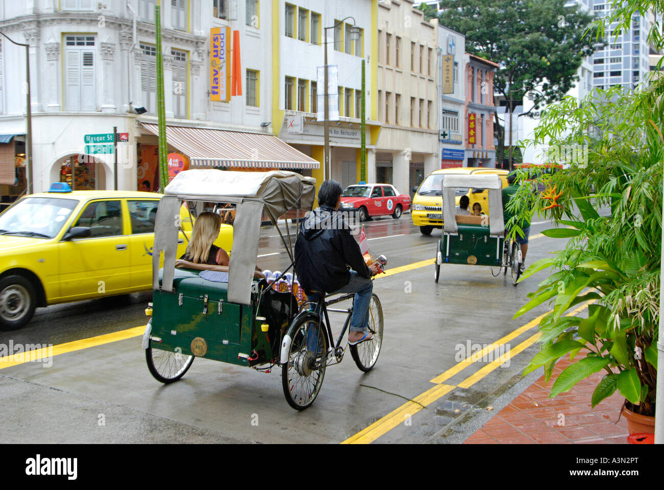 Rickshaw on South Bridge Road, Singapore Stock Photo - Alamy