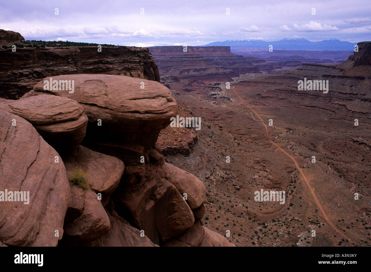 White rim road hi-res stock photography and images - Alamy