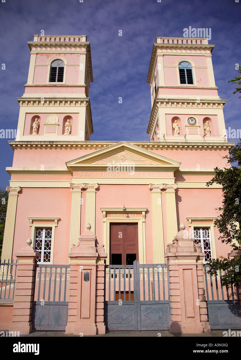 French Colonial Architecture, Pondicherry, South India Stock Photo - Alamy