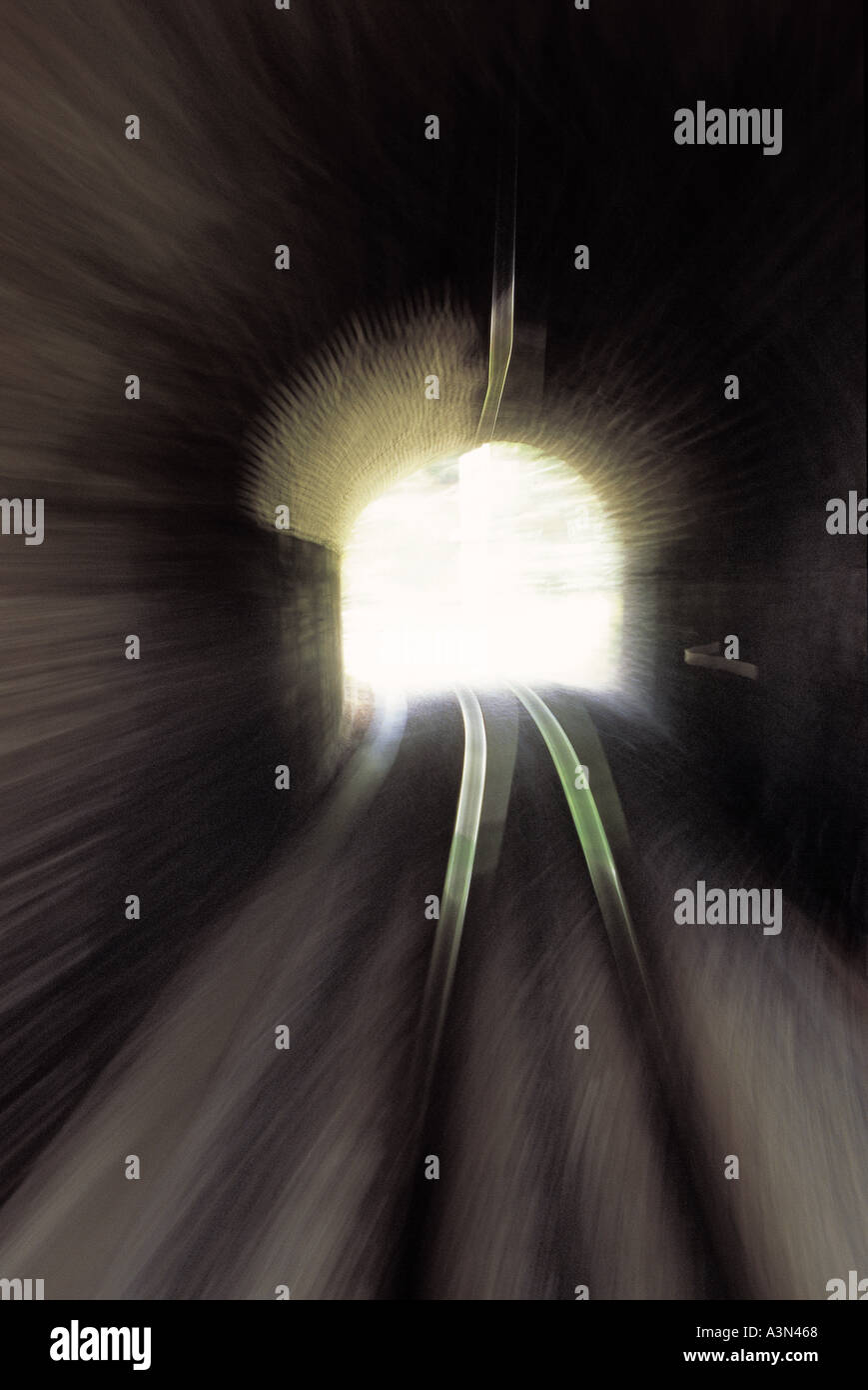 Tunnels traintracks hi-res stock photography and images - Alamy