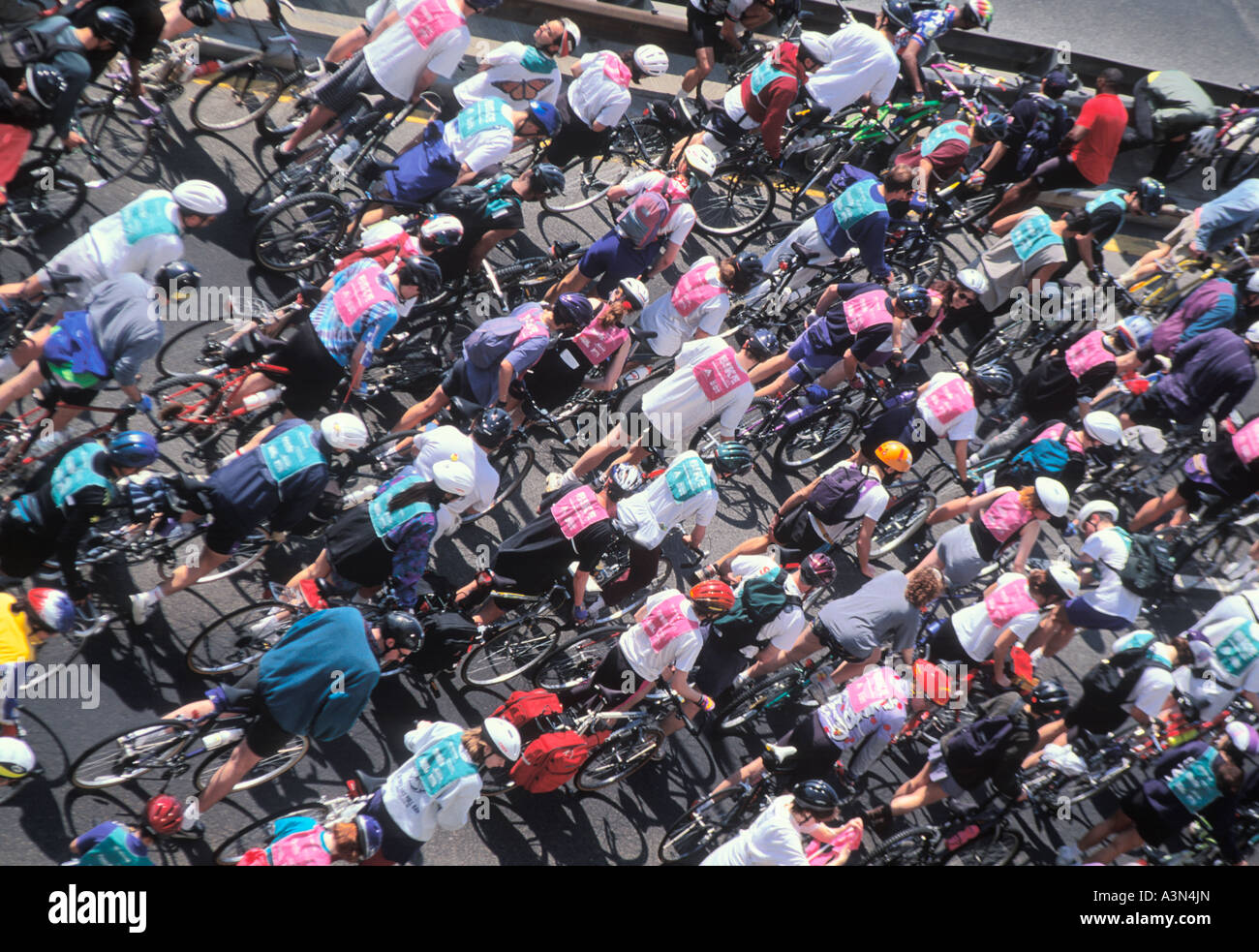 Overhead crowd shape hi-res stock photography and images - Alamy