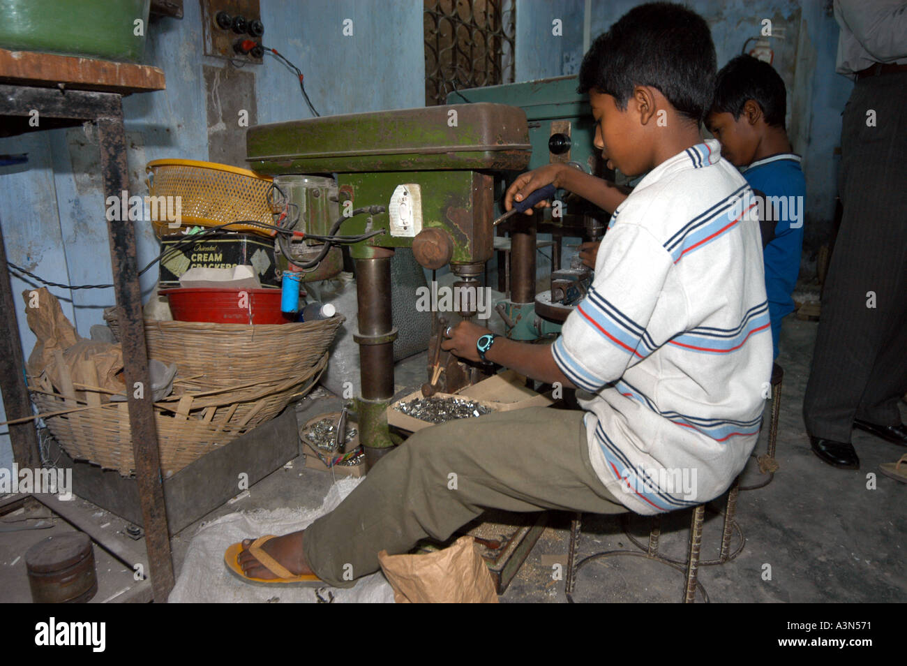 Slave labour hi-res stock photography and images - Alamy