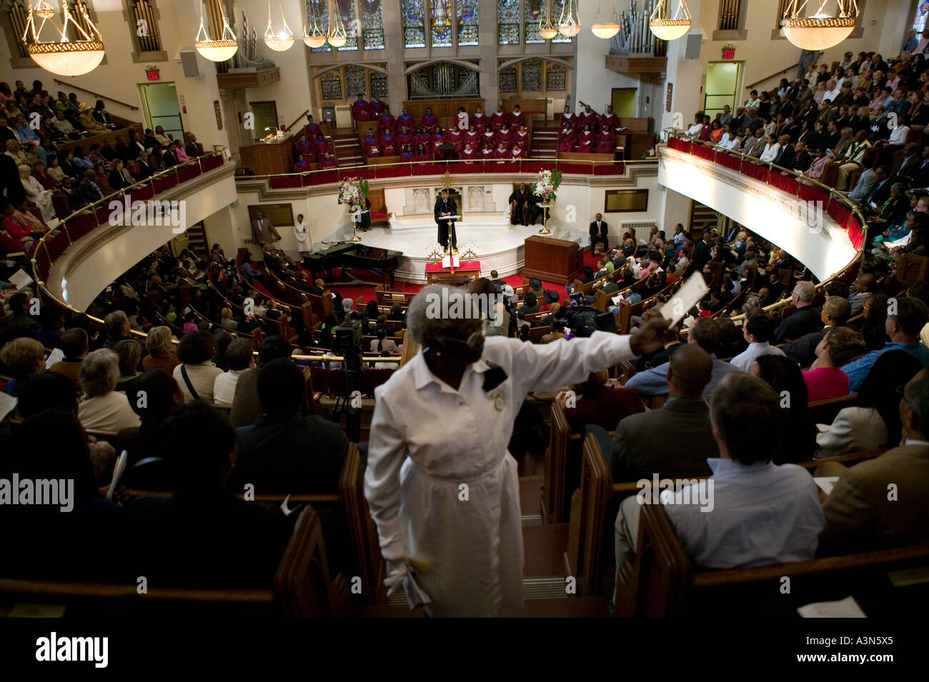 Church usher hi-res stock photography and images - Alamy