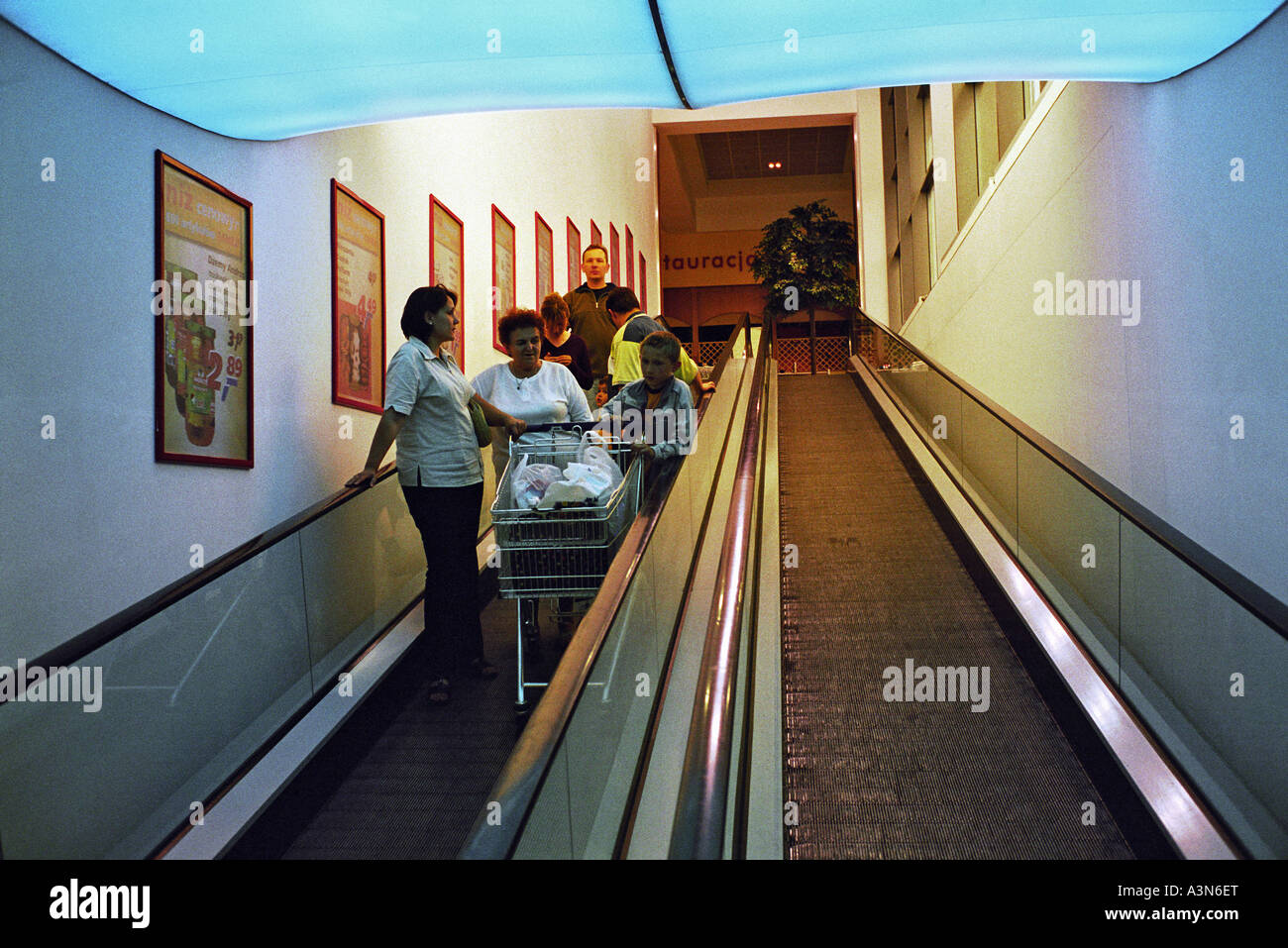 People with a shopping cart in a supermarket Stock Photo - Alamy
