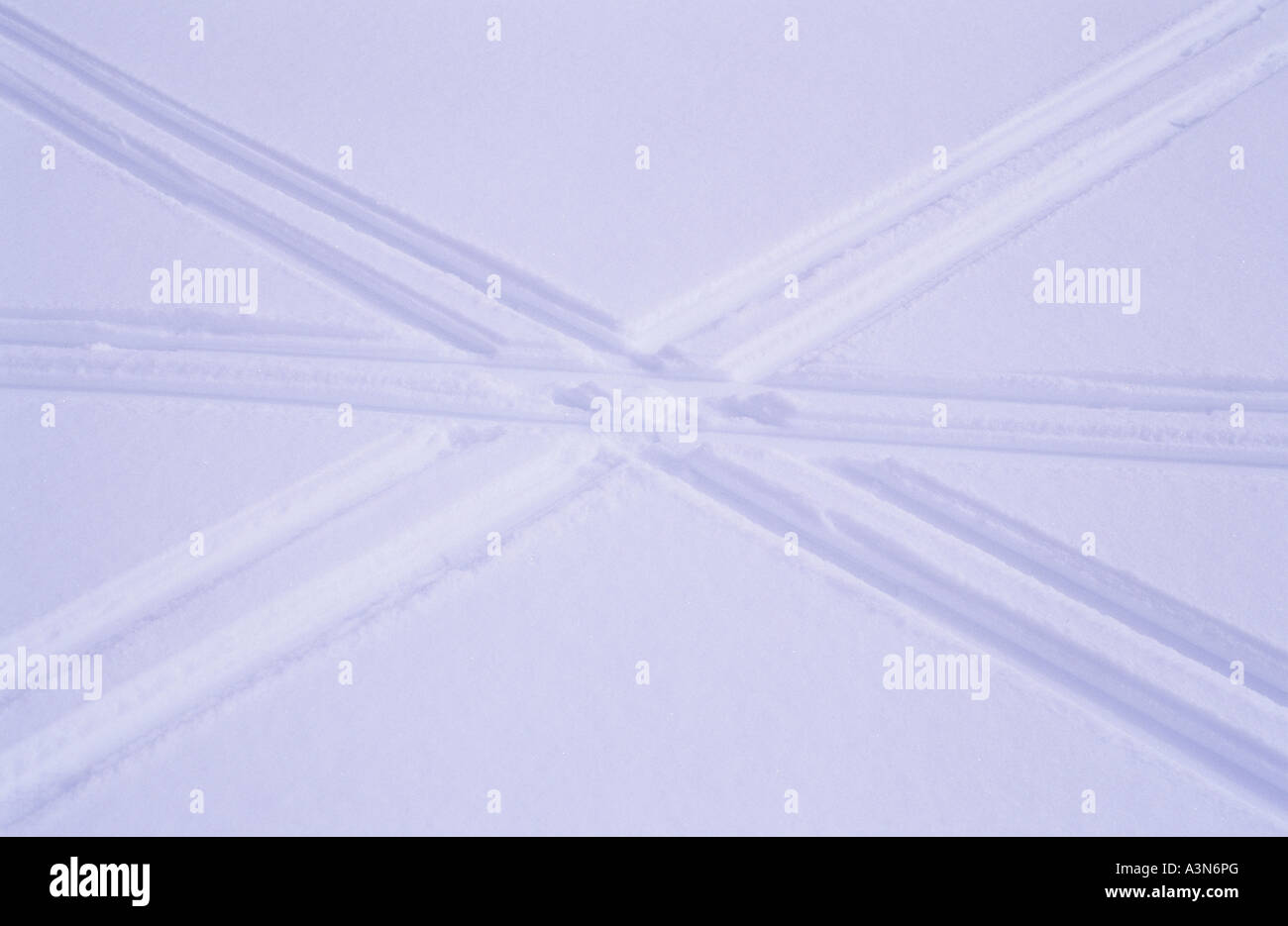 Tracks snow ski hi-res stock photography and images - Alamy