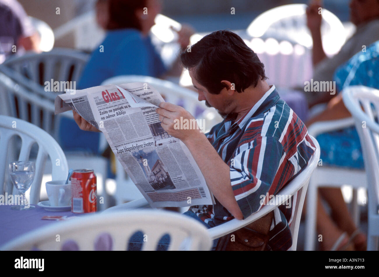 Man reading the paper at outdoor café, Zagreb Stock Photo - Alamy