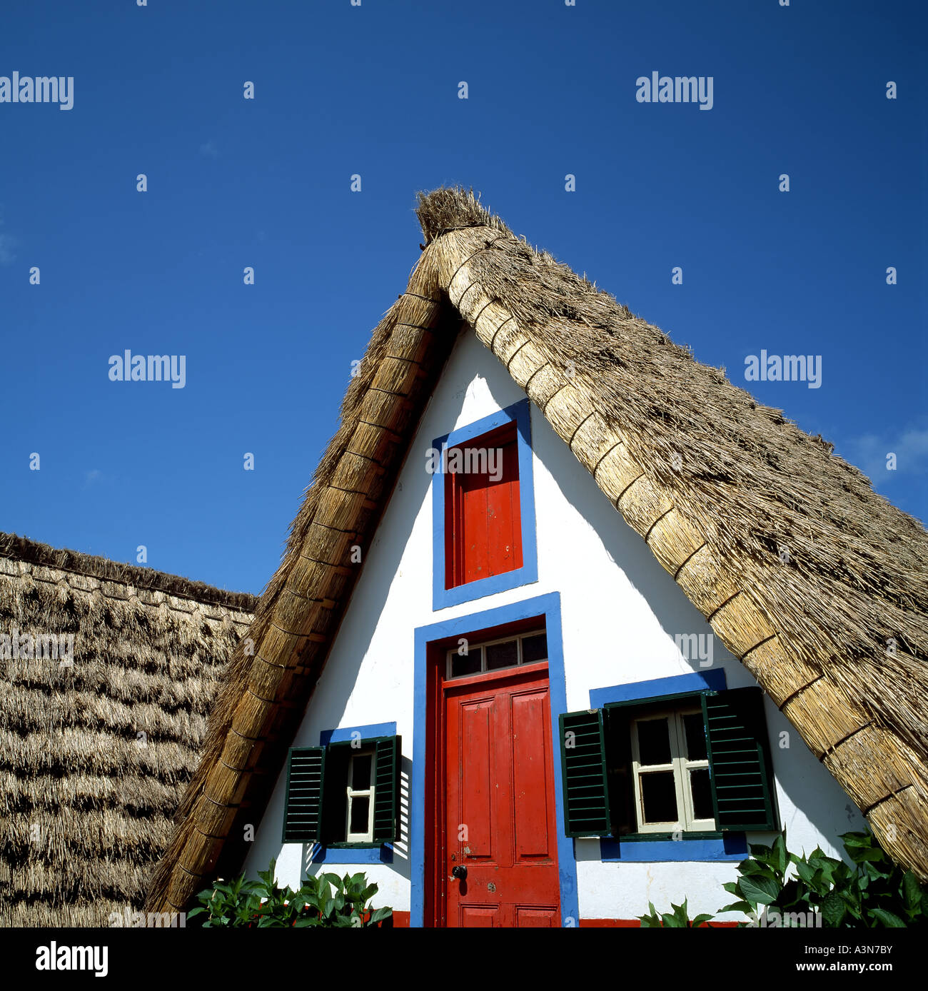 Palheiro thatched house High Resolution Stock Photography and Images ... Palheiro thatched house High Resolution Stock Photography and Images ...