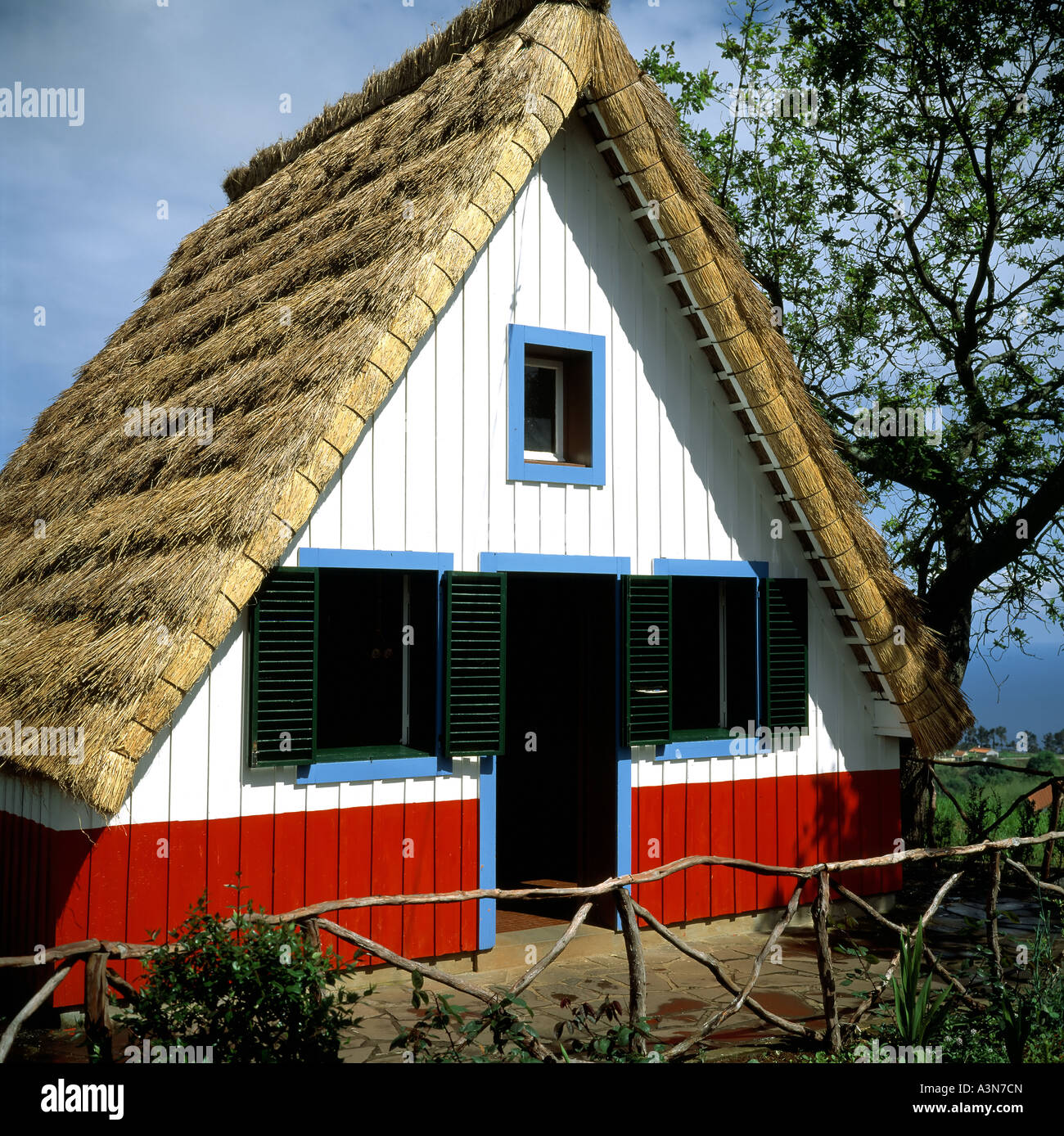 Palheiro thatched house High Resolution Stock Photography and Images ... Palheiro thatched house High Resolution Stock Photography and Images ...