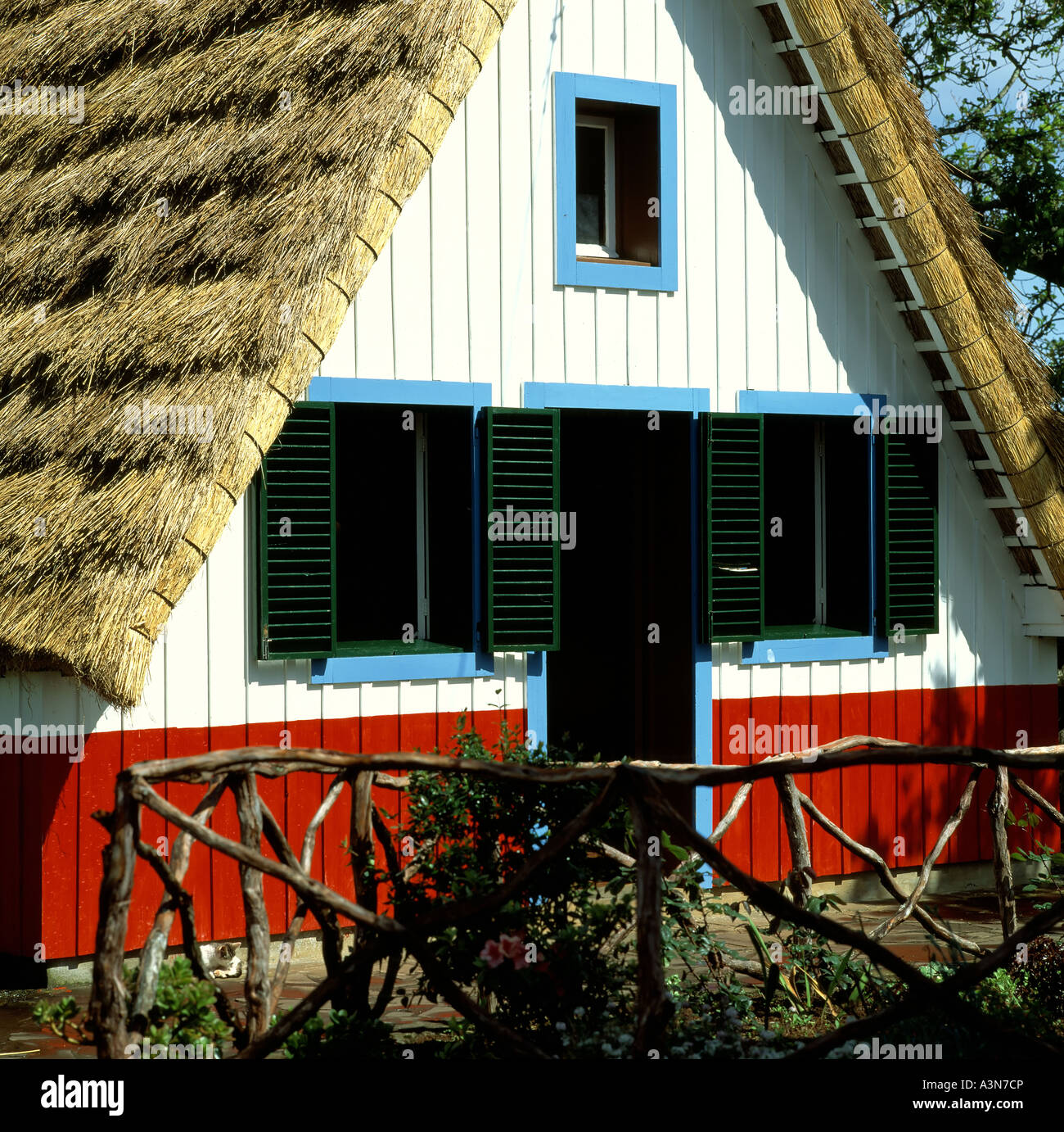 PALHEIRO TRADITIONAL THATCHED HOUSE SANTANA VILLAGE MADEIRA ISLAND ... PALHEIRO TRADITIONAL THATCHED HOUSE SANTANA VILLAGE MADEIRA ISLAND ...