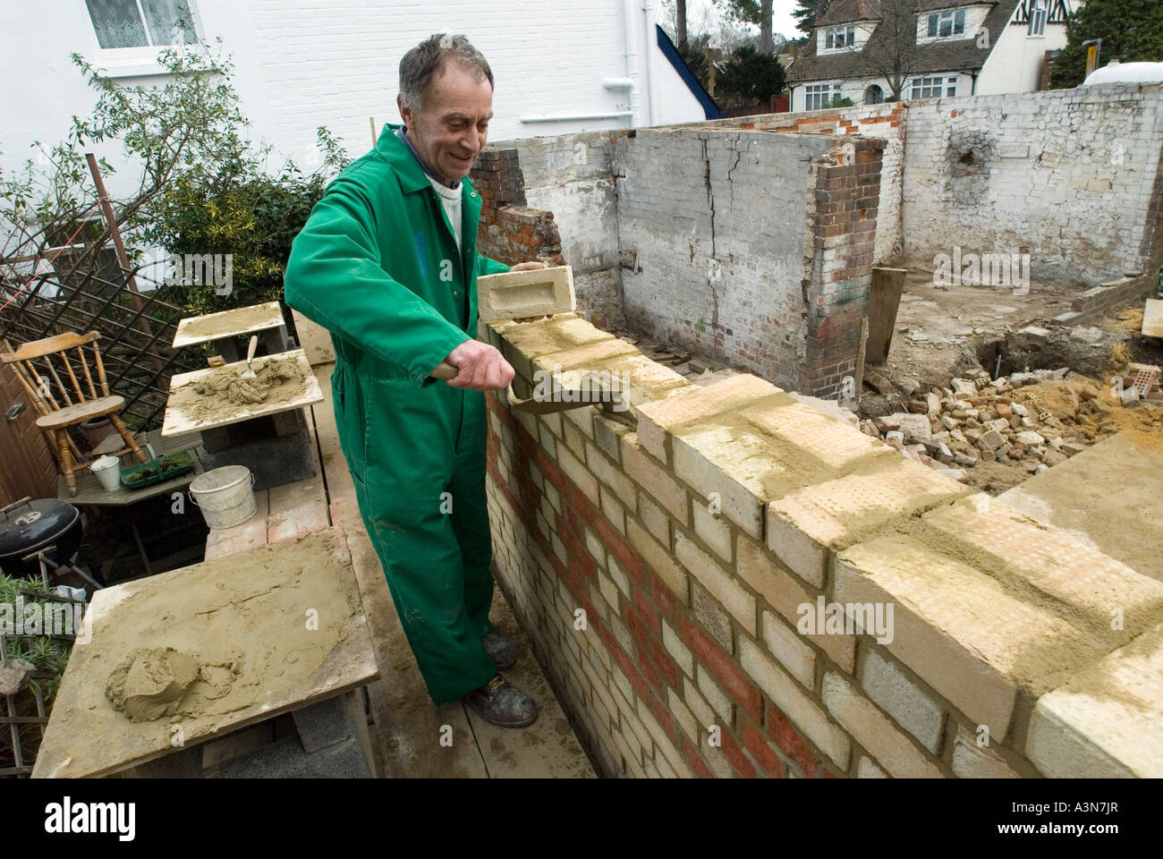BRICKLAYING ESSEX ENGLAND 2007 Stock Photo - Alamy