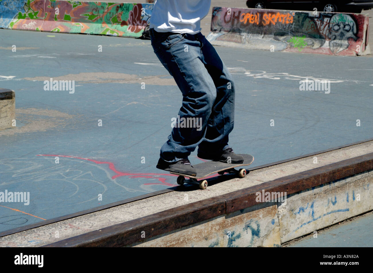 Skate rail hi-res stock photography and images - Alamy