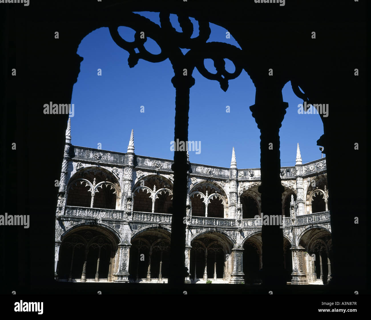 CLOISTERS OF MOSTEIRO DOS JERONIMOS HIERONYMITE MONASTERY 16th Century ...