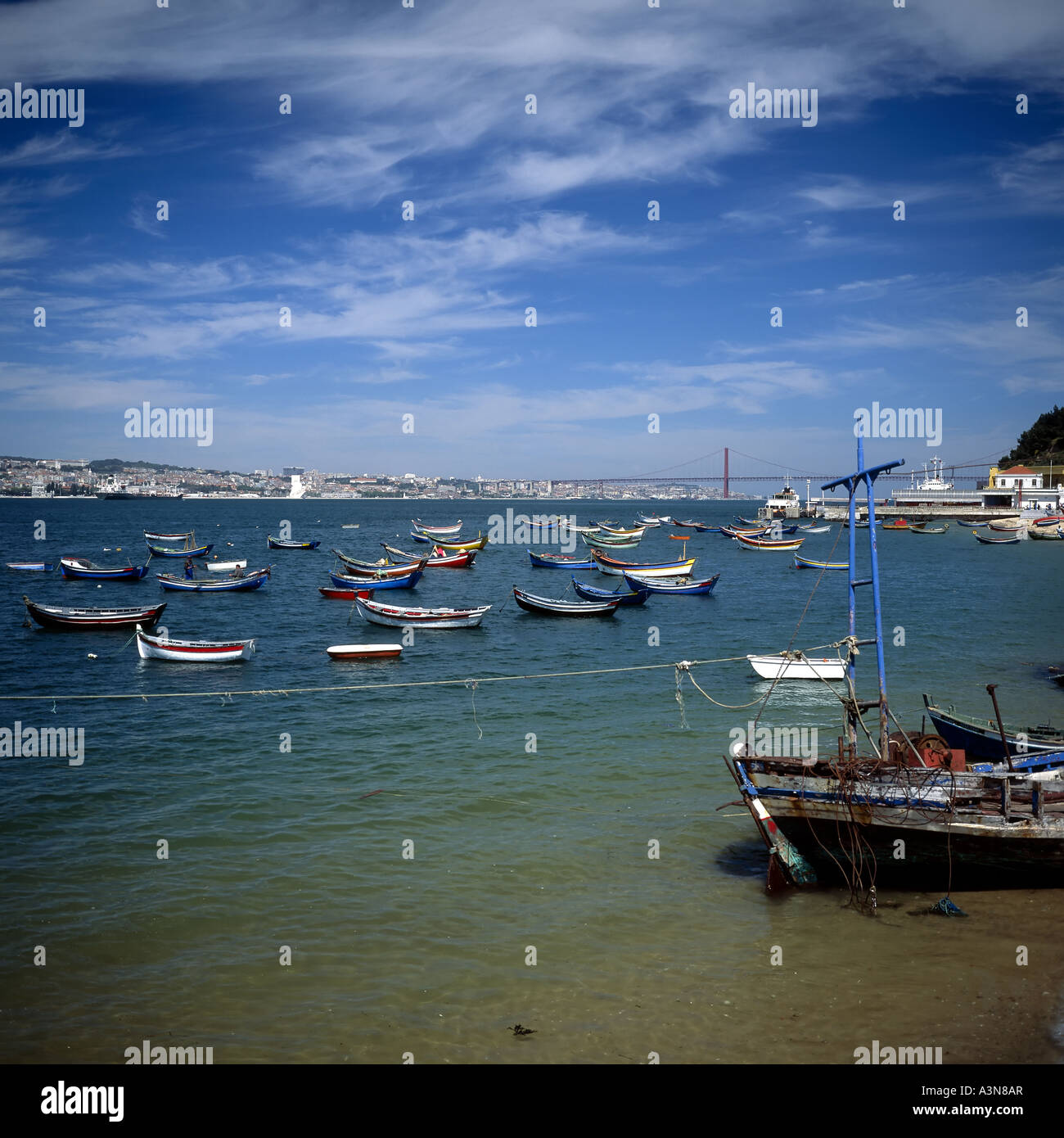 FISHERMEN BOATS AND TAGUS RIVER CACILHAS DISTRICT LISBON PORTUGAL Stock ...