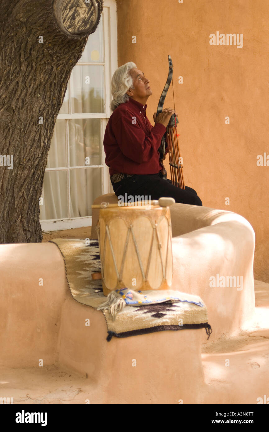 Native American story teller from the Puebloan Culture Stock Photo - Alamy