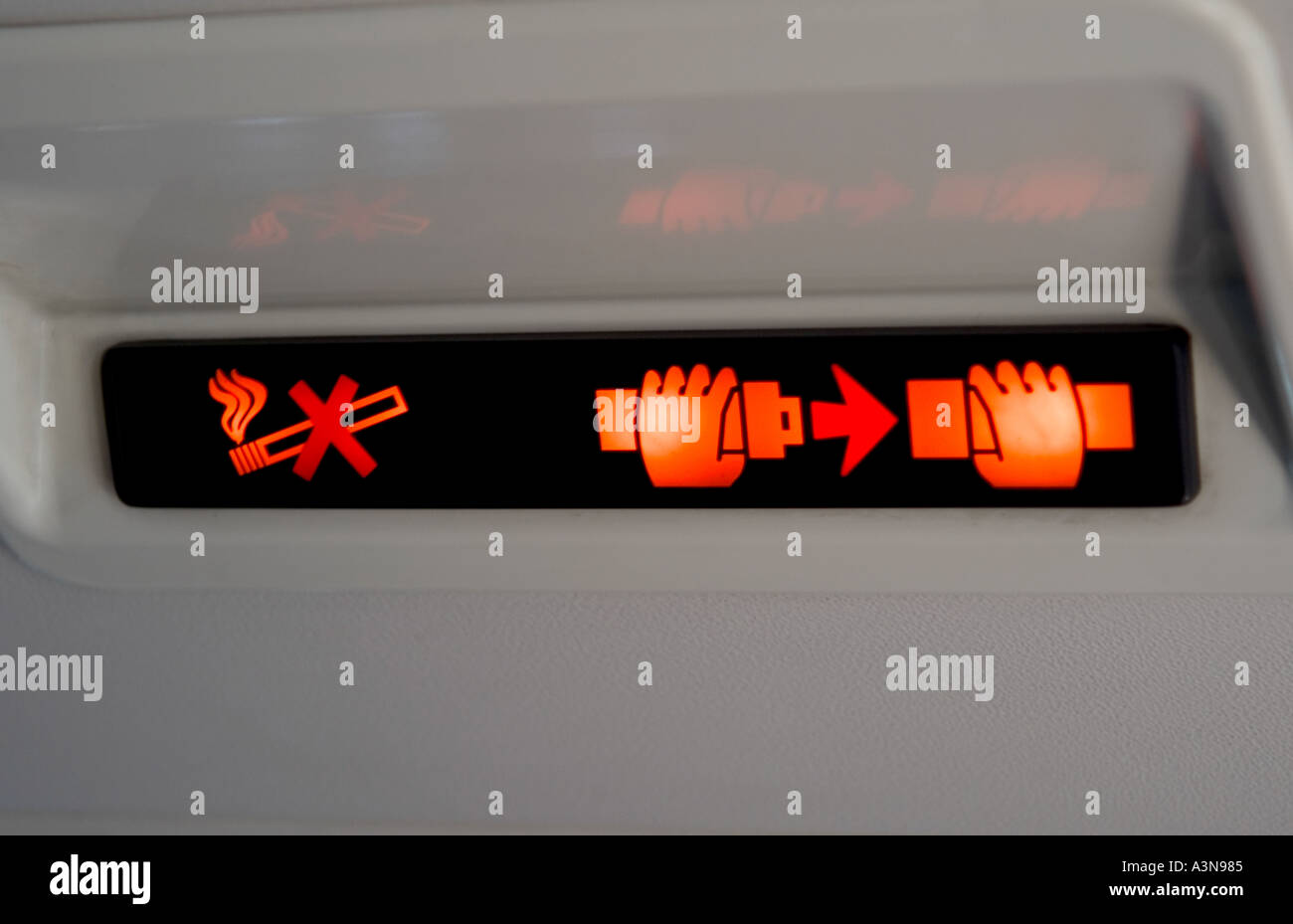 Aircraft warning lights hi-res stock photography and images - Alamy