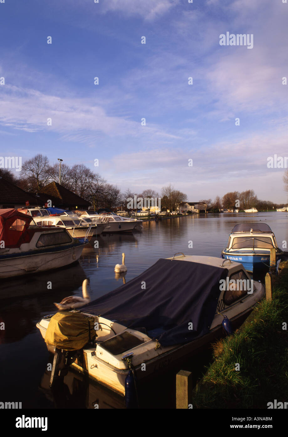 Quay boats hi-res stock photography and images - Alamy