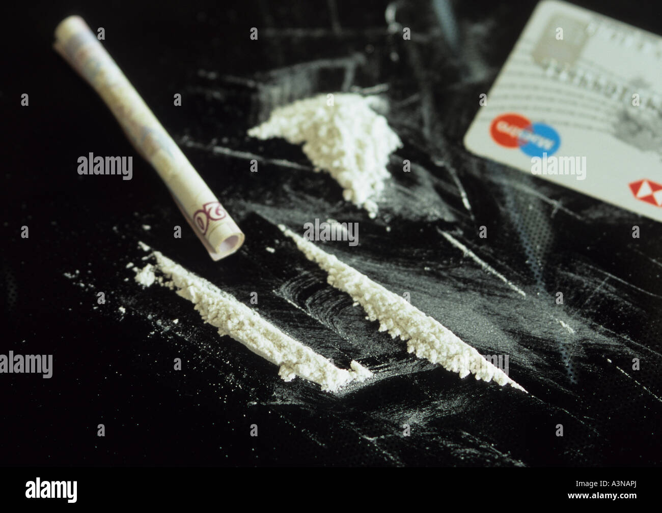 Lines of Cocaine ready for snorting with rolled up bank note to snort ...