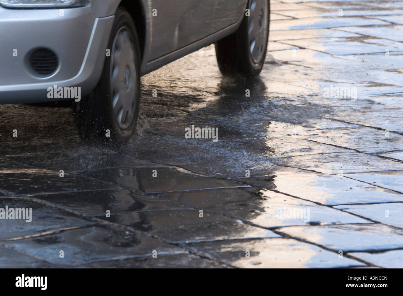 Pavement splash vehicle hi-res stock photography and images - Alamy