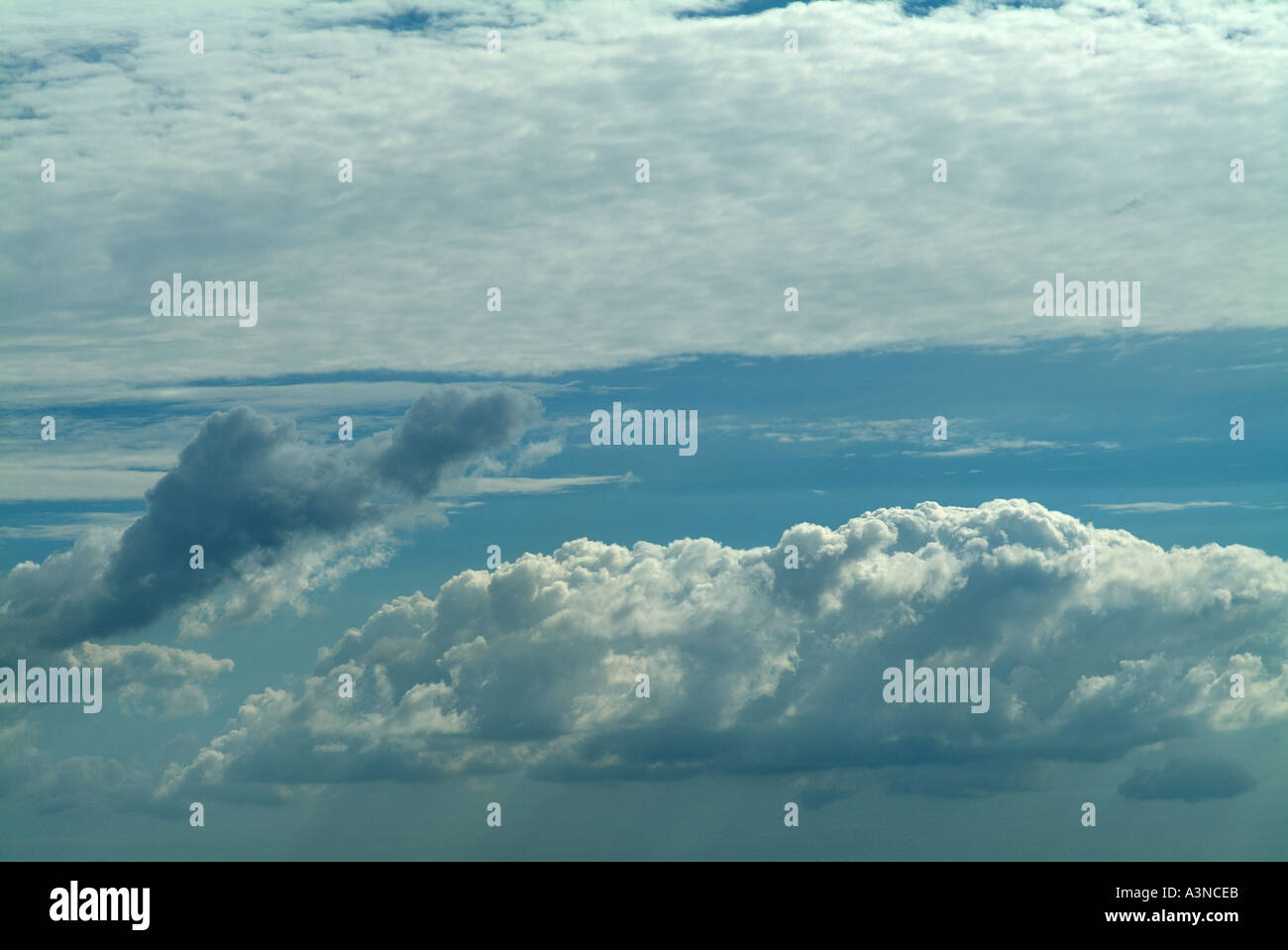 Mass layer clouds hi-res stock photography and images - Alamy