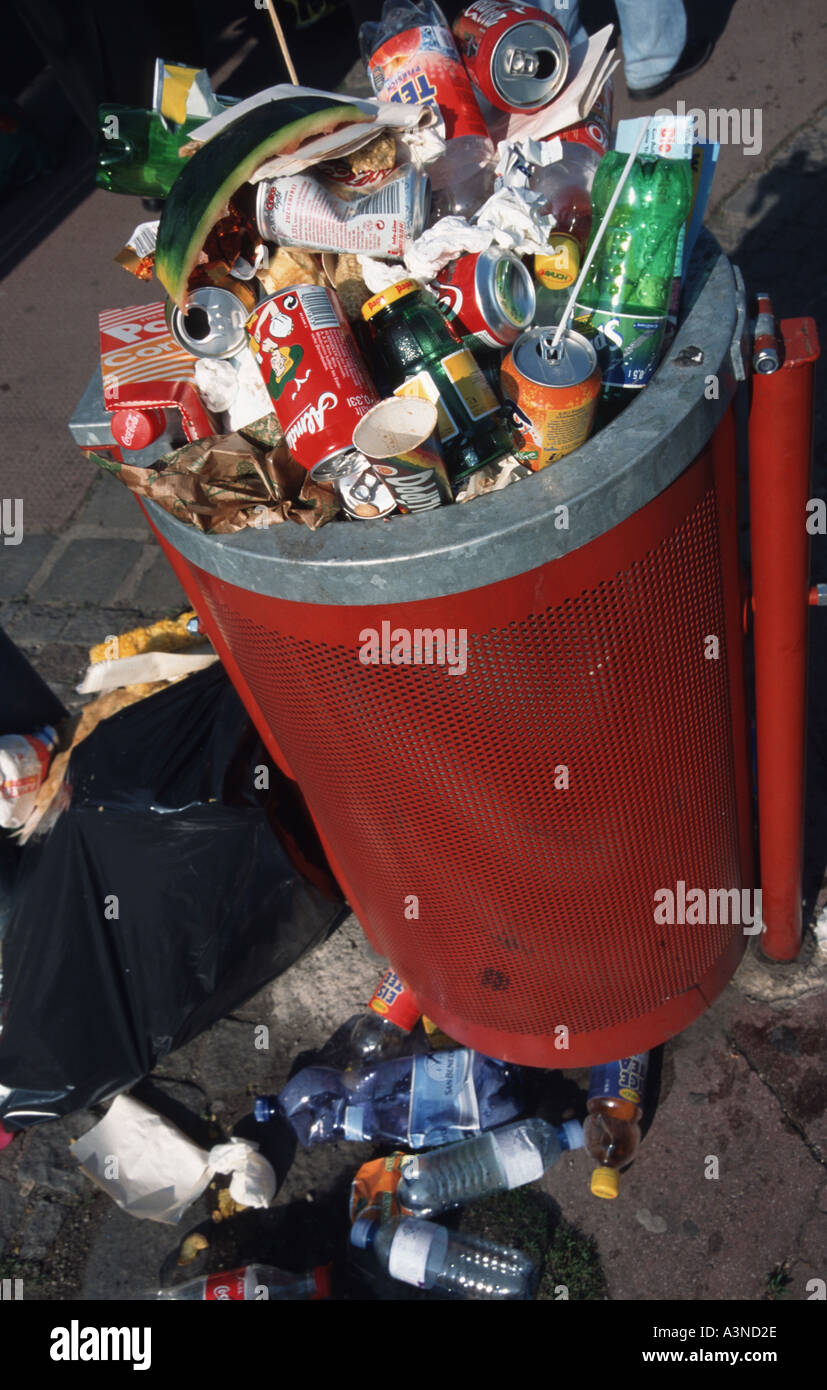 Fast food garbage hi-res stock photography and images - Alamy
