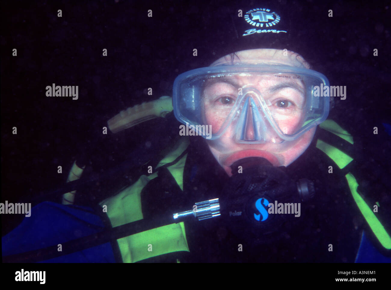 Portrait of woman diver underwater Stock Photo - Alamy