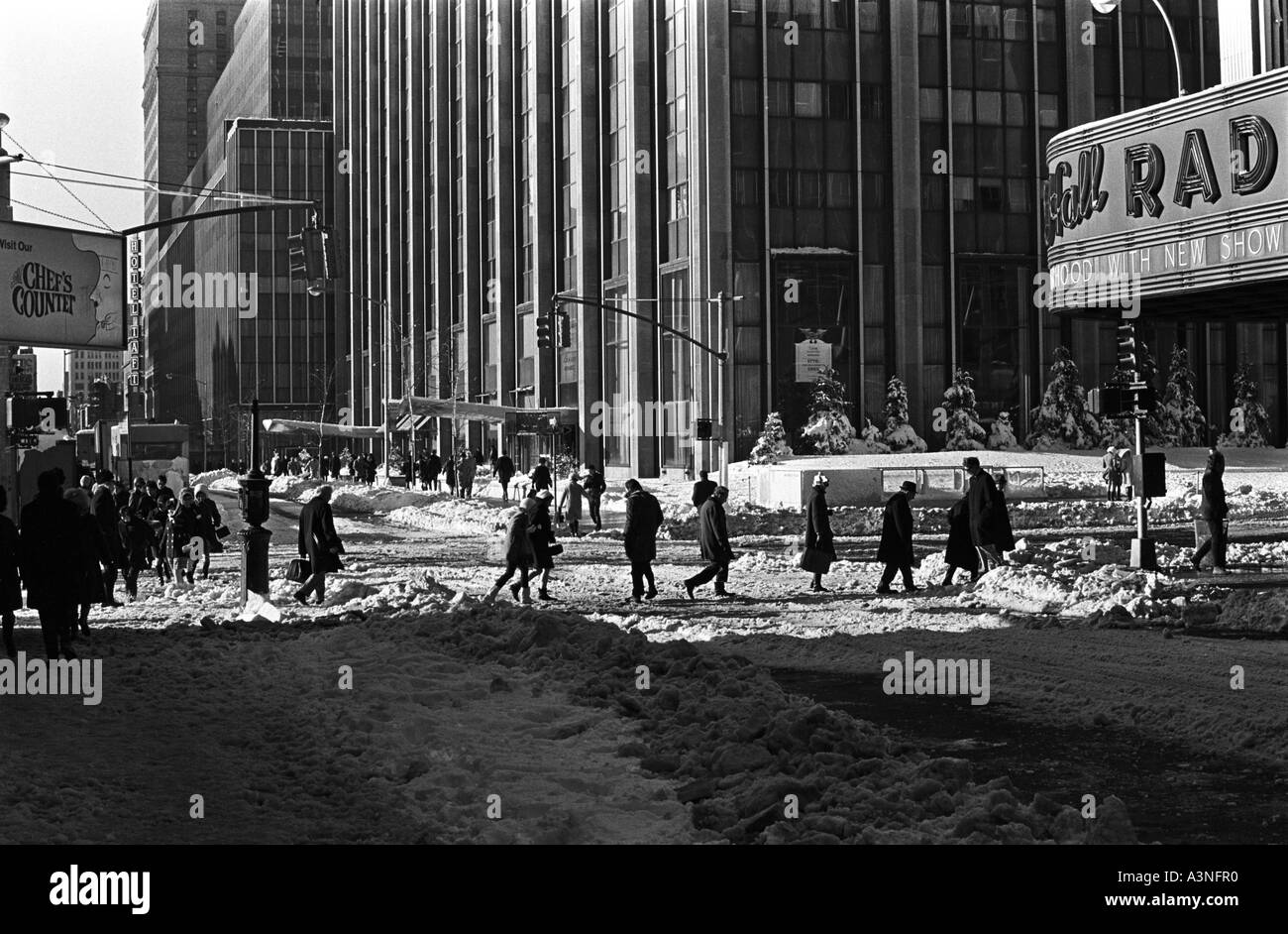 Snow nyc Black and White Stock Photos & Images - Alamy
