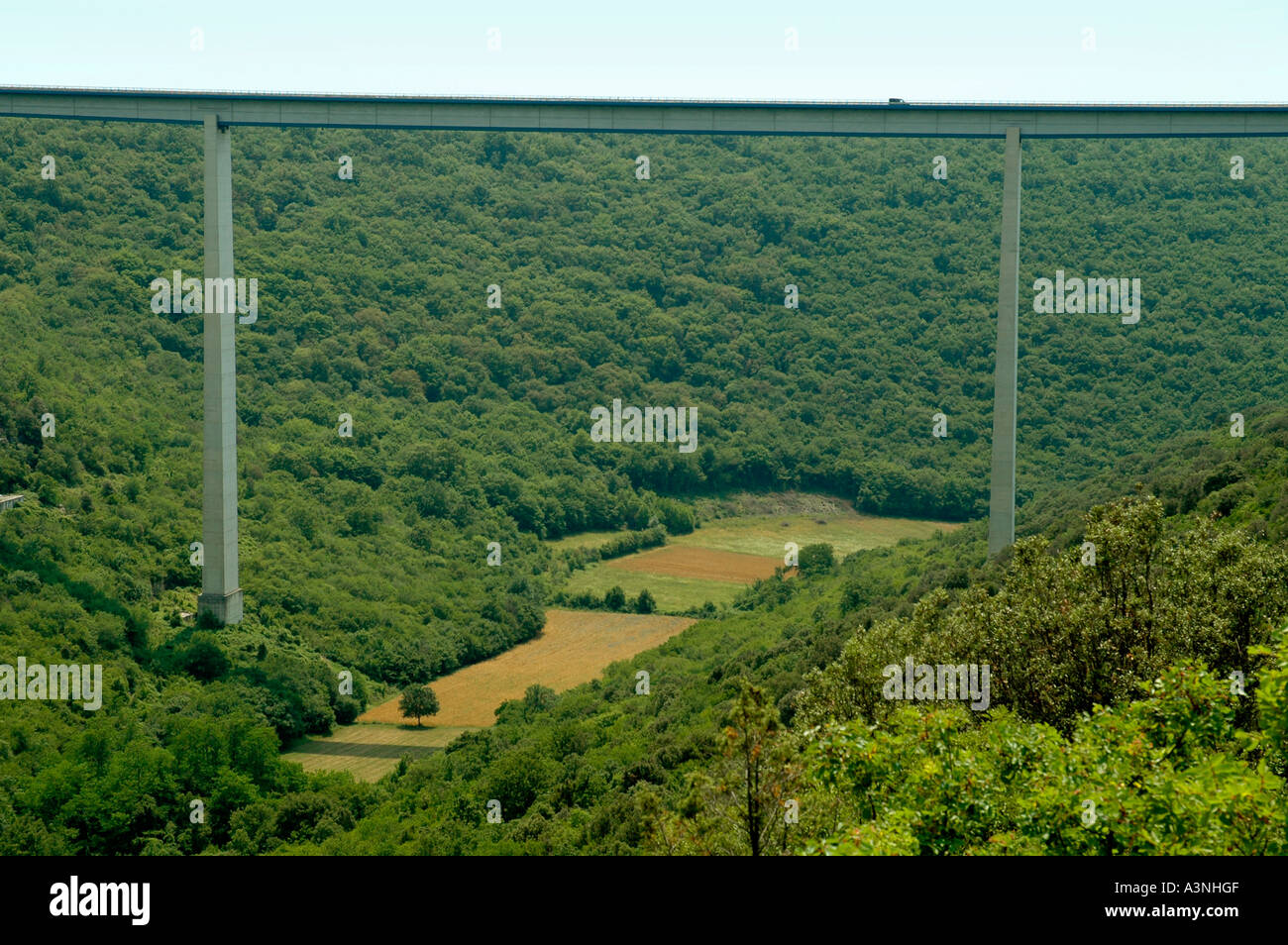 Thin bridge hi-res stock photography and images - Alamy