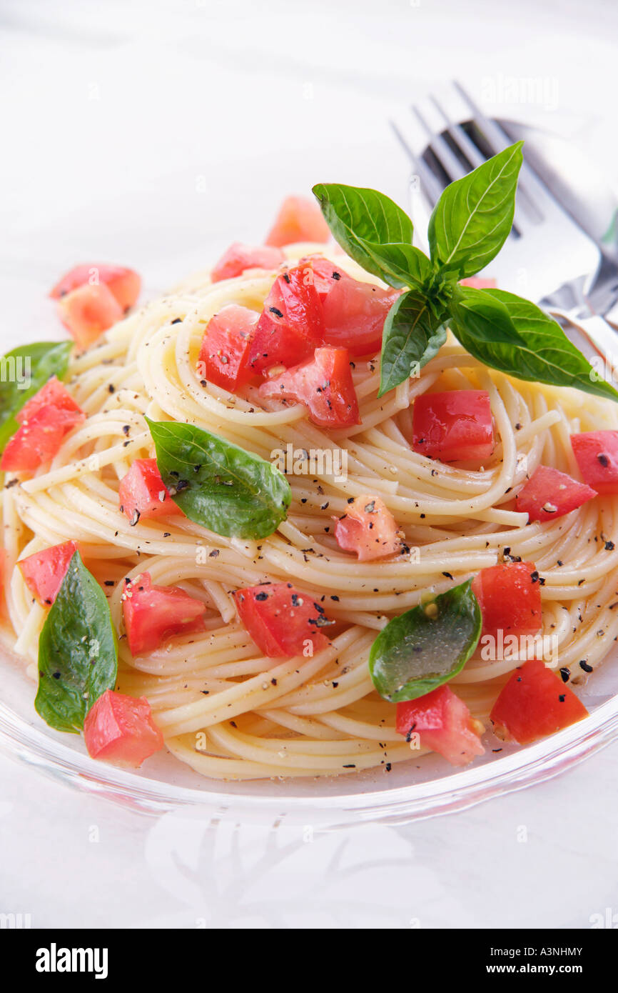 Cold spaghetti with tomatoes Stock Photo - Alamy