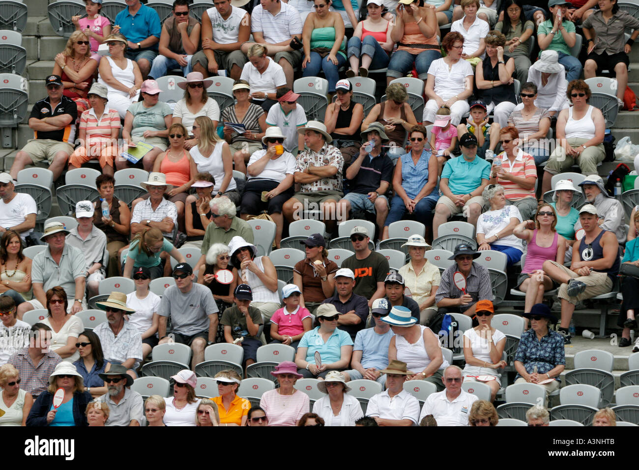 Crowd sport hi-res stock photography and images - Alamy
