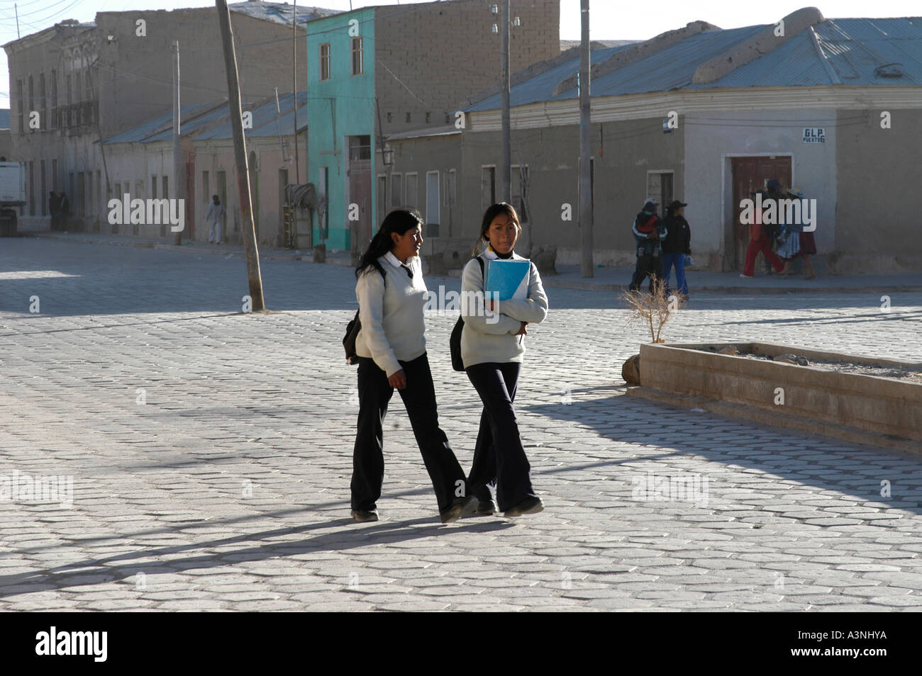Aymara girls in uyuni town in the andes hi-res stock photography and ...