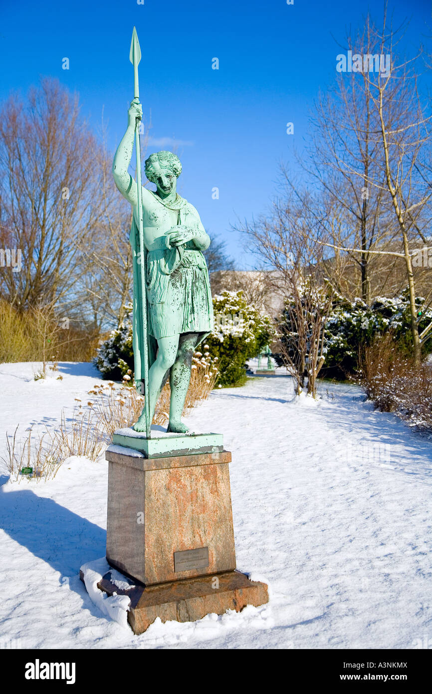 Frosty statue hi-res stock photography and images - Alamy