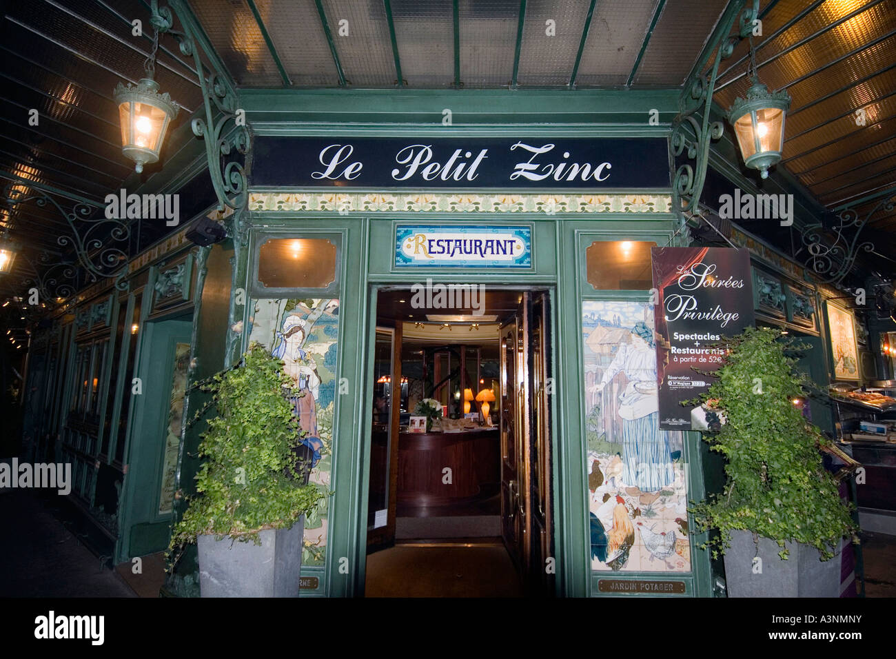 Pub / Paris Stock Photo - Alamy