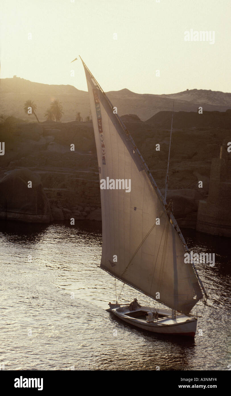 Sails of the desert hotel hi-res stock photography and images - Alamy