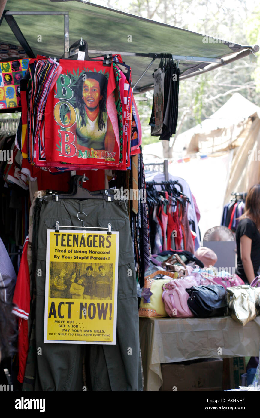 Teenagers sign in Market Stock Photo - Alamy