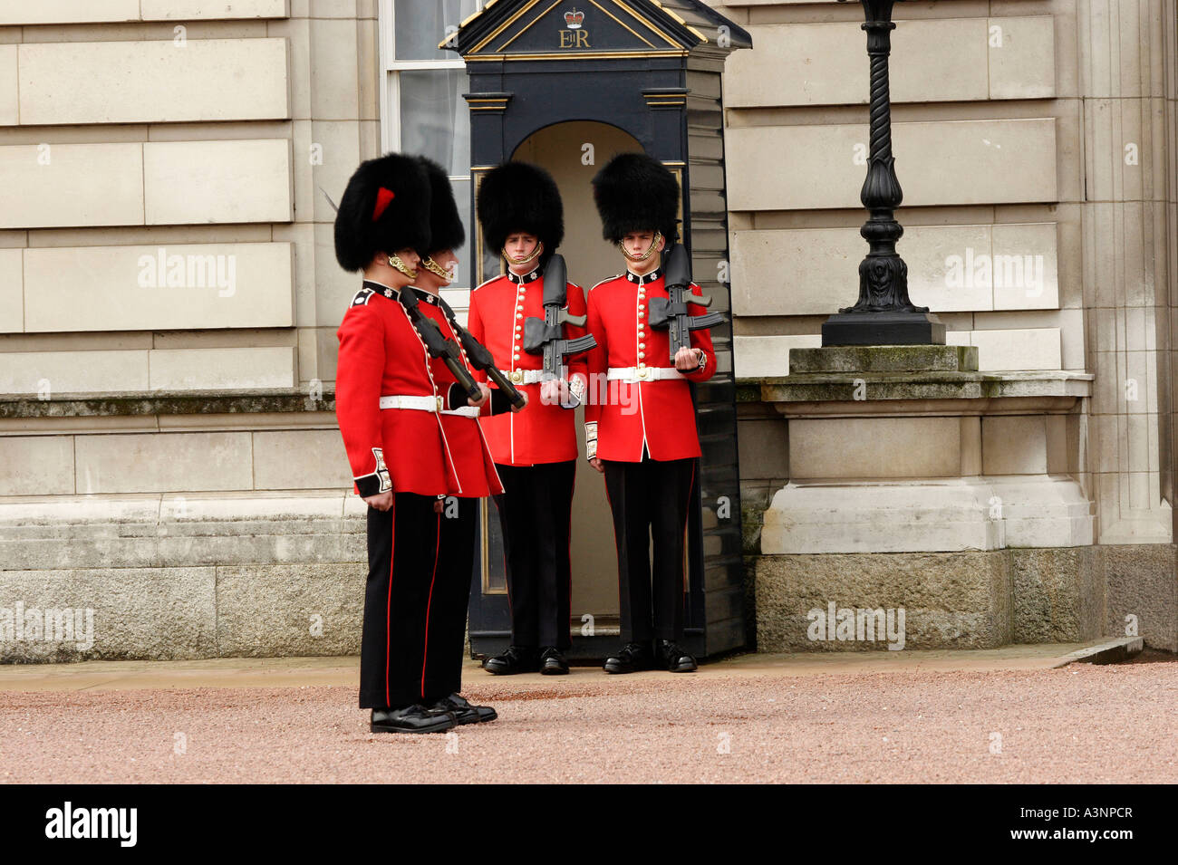 London / Guard Soldiers Stock Photo - Alamy