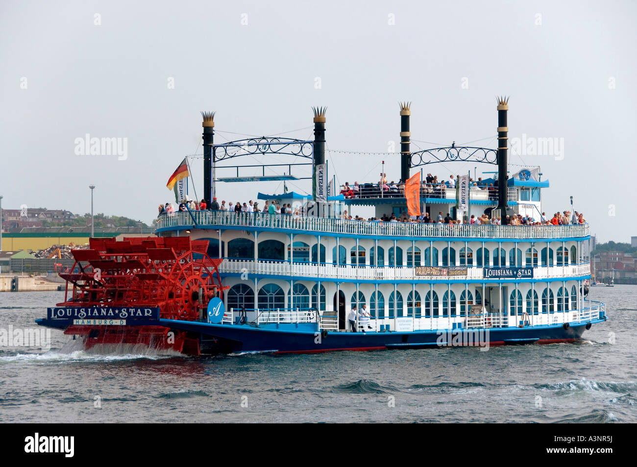 Paddle wheel ship hi-res stock photography and images - Alamy