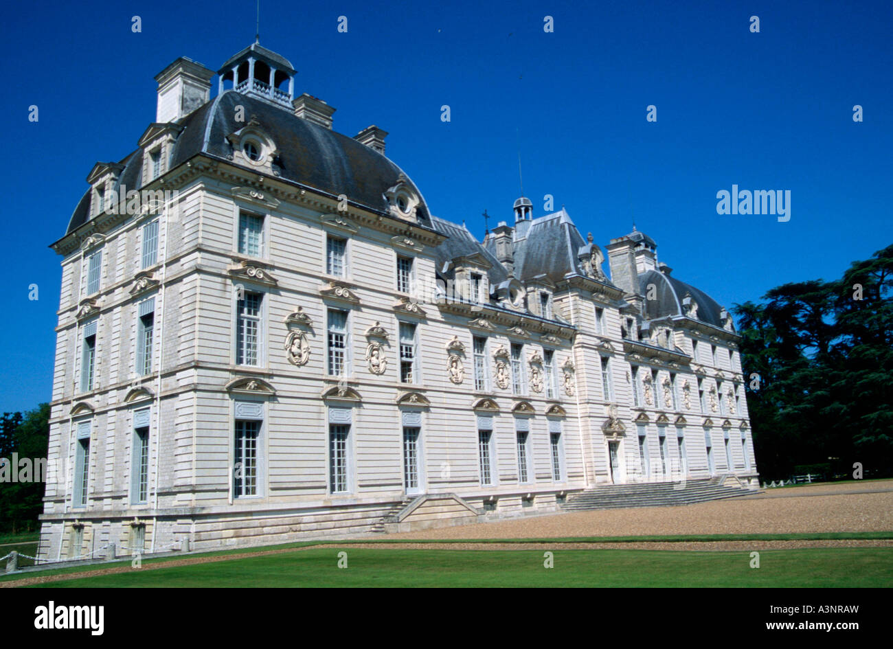 Chateau de Cheverny / Cour-Cheverny Stock Photo - Alamy