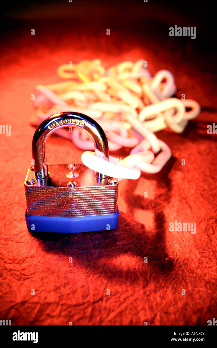 Lock and chain Stock Photo - Alamy