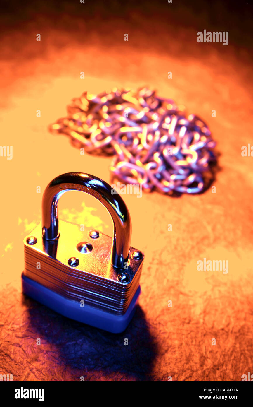 Lock and chain Stock Photo - Alamy