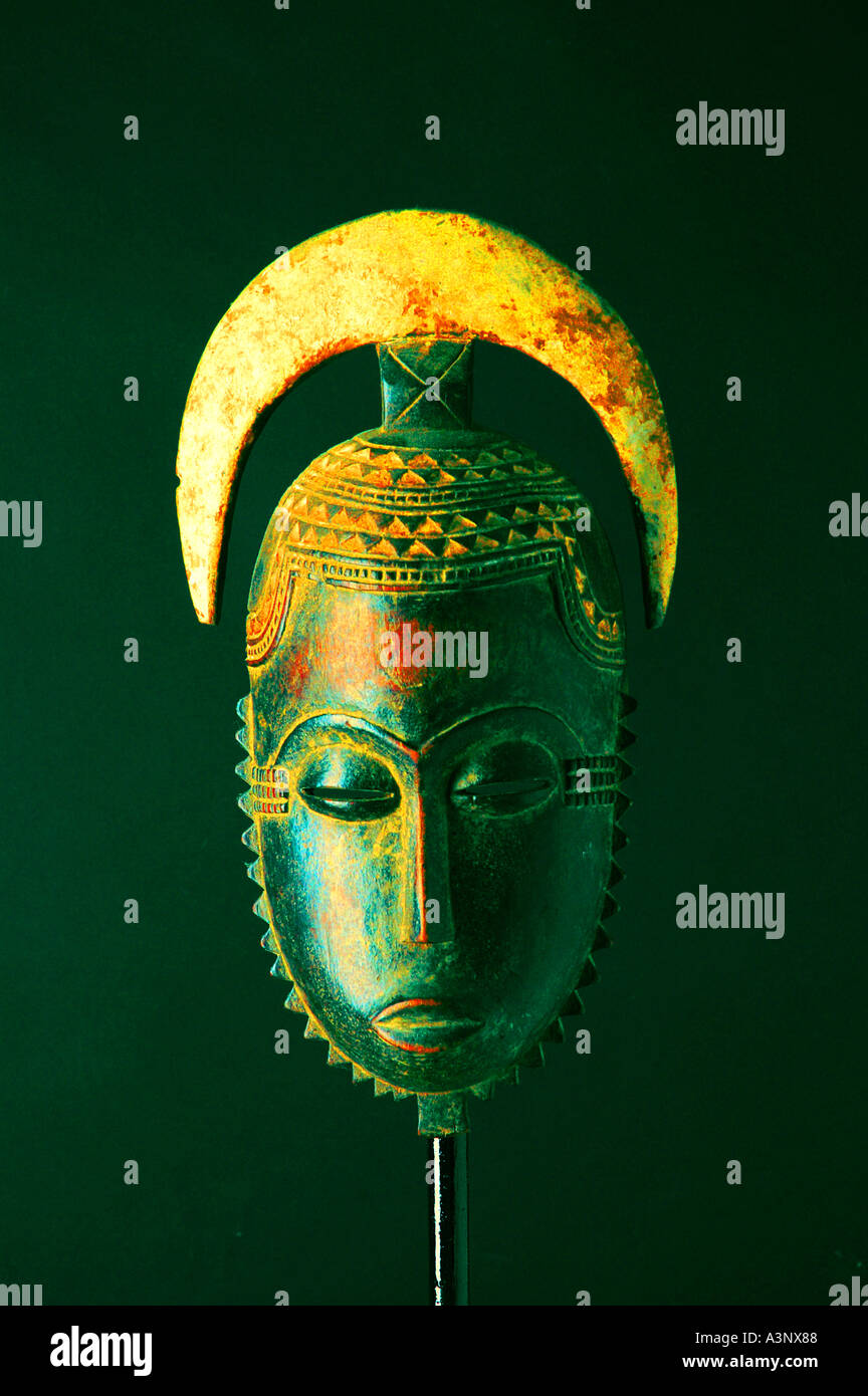 White fang tribe mask East Africa dsca 0797 Stock Photo - Alamy