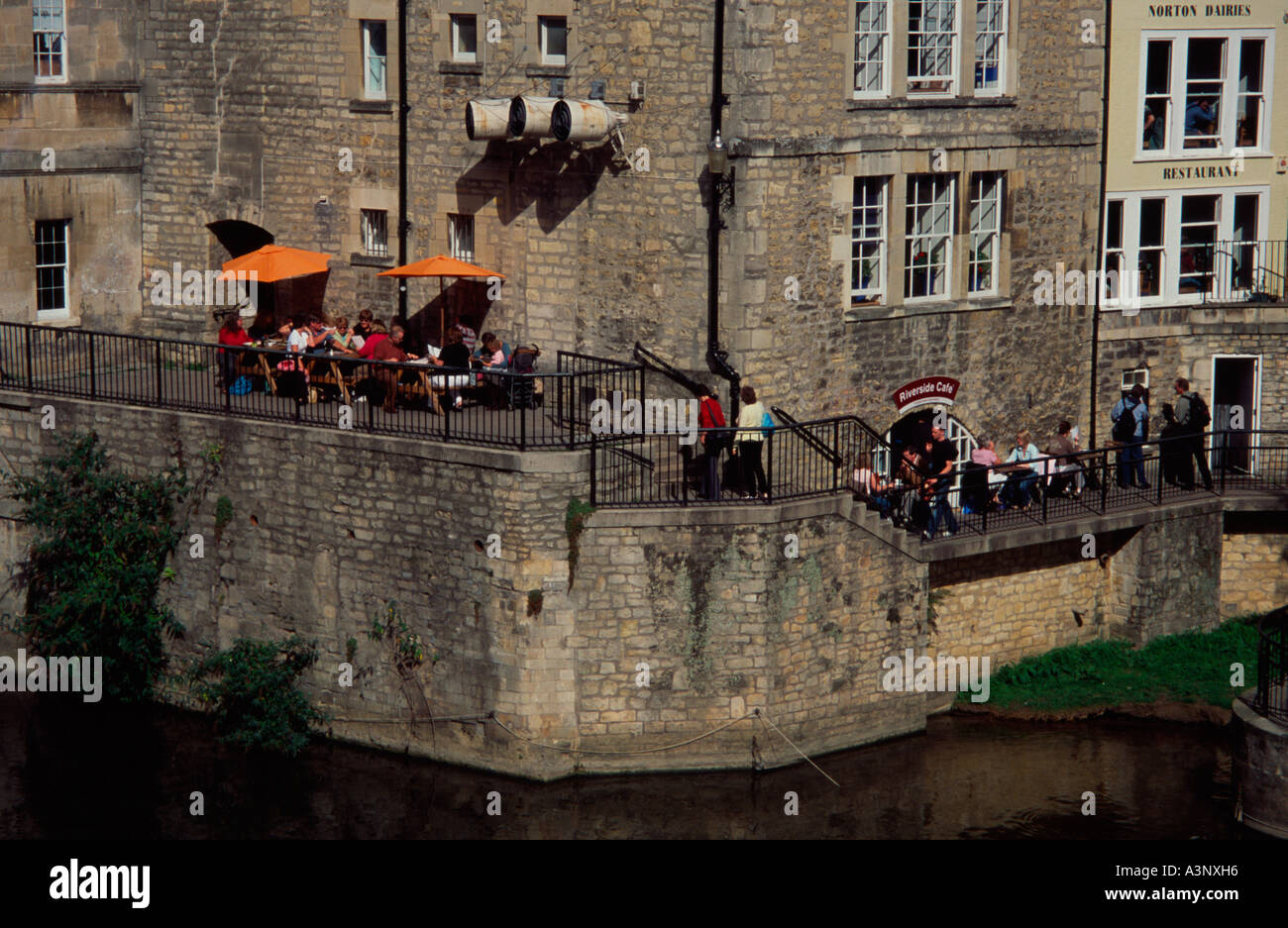 People eating at the Riverside cafe by Pulteney Bridge, Bath Spa, UK ...