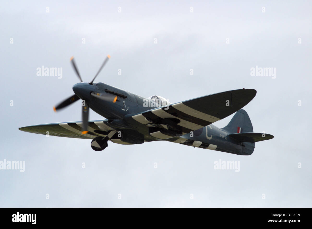 D day spitfire hi-res stock photography and images - Alamy