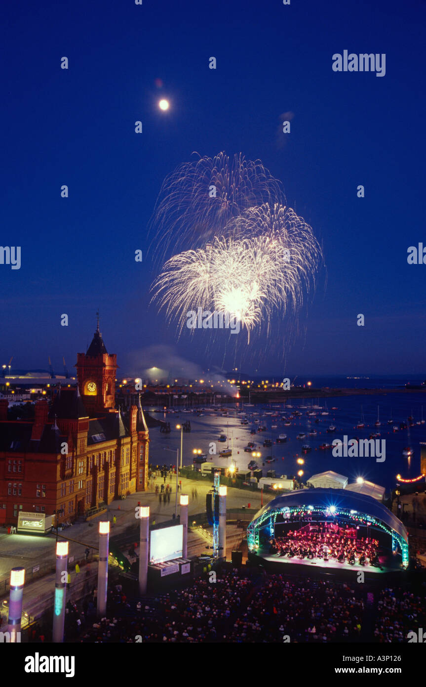 Welsh National Opera Concert in Cardiff Bay 35046DW1 Stock Photo - Alamy